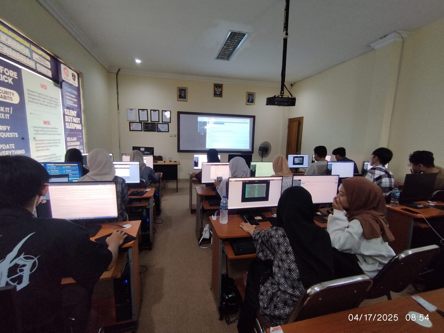 Oracle Academy Pelatihan & Sertifikasi Database