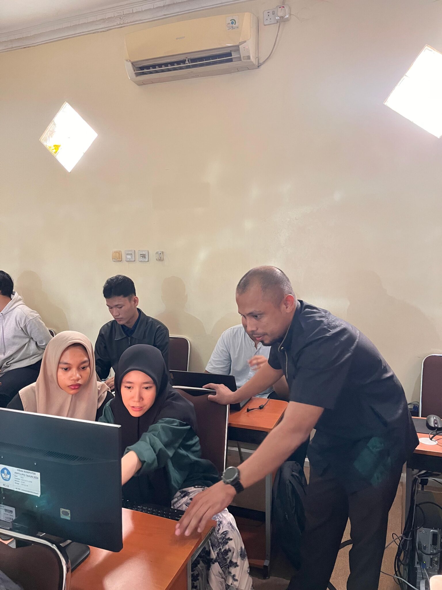 Oracle Academy Pelatihan & Sertifikasi Database