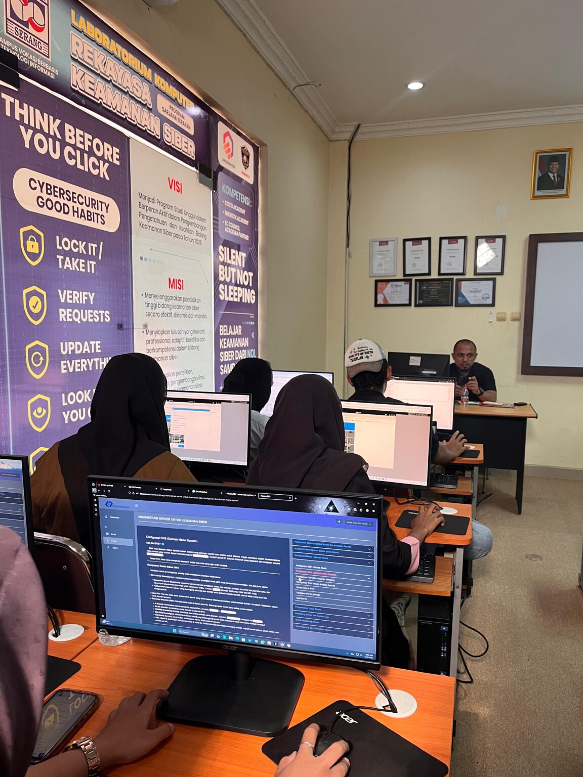 Oracle Academy Pelatihan & Sertifikasi Database